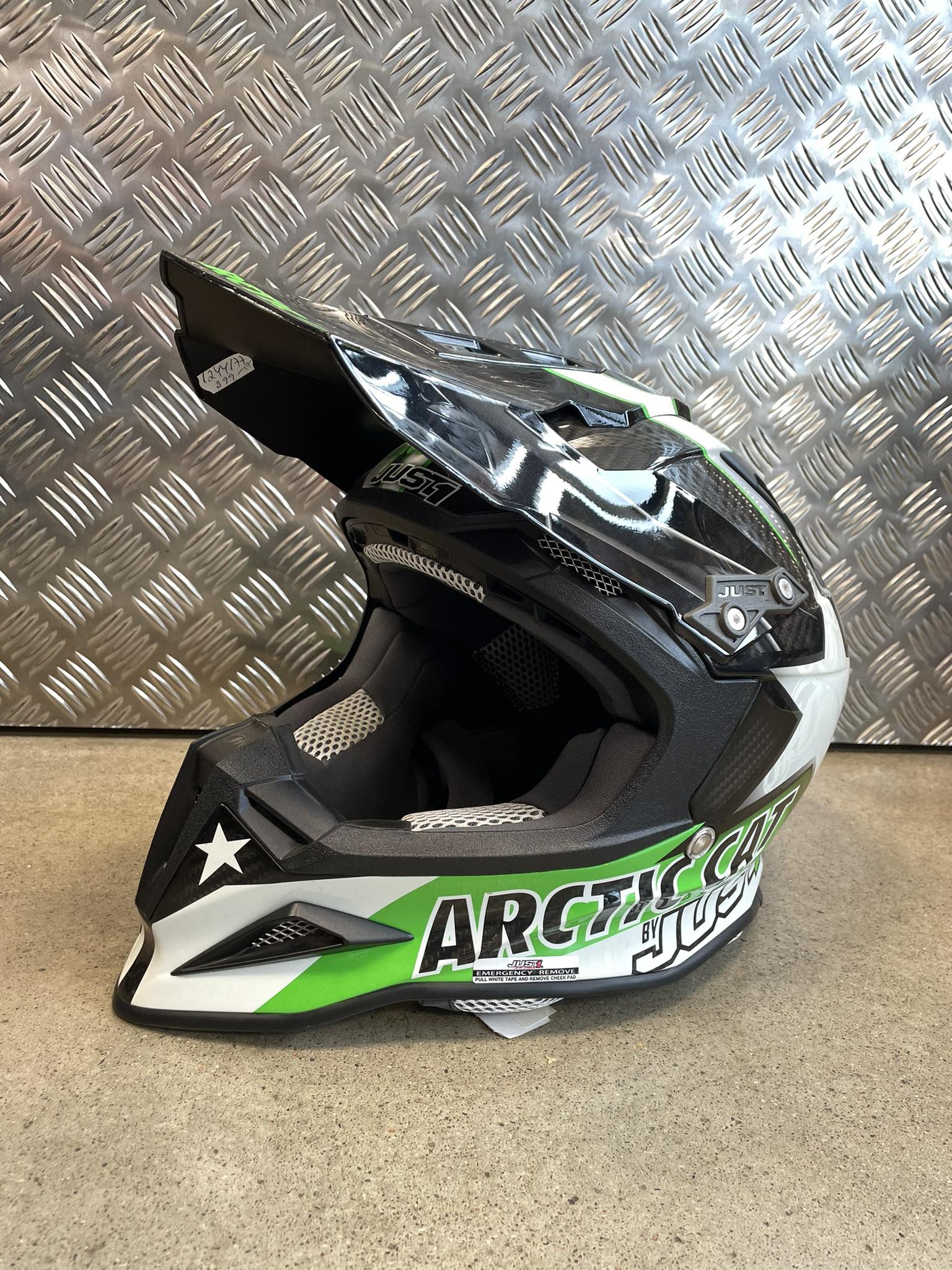 Arctic Cat kiiver carbon Team Arctic -M- RAMO e-pood